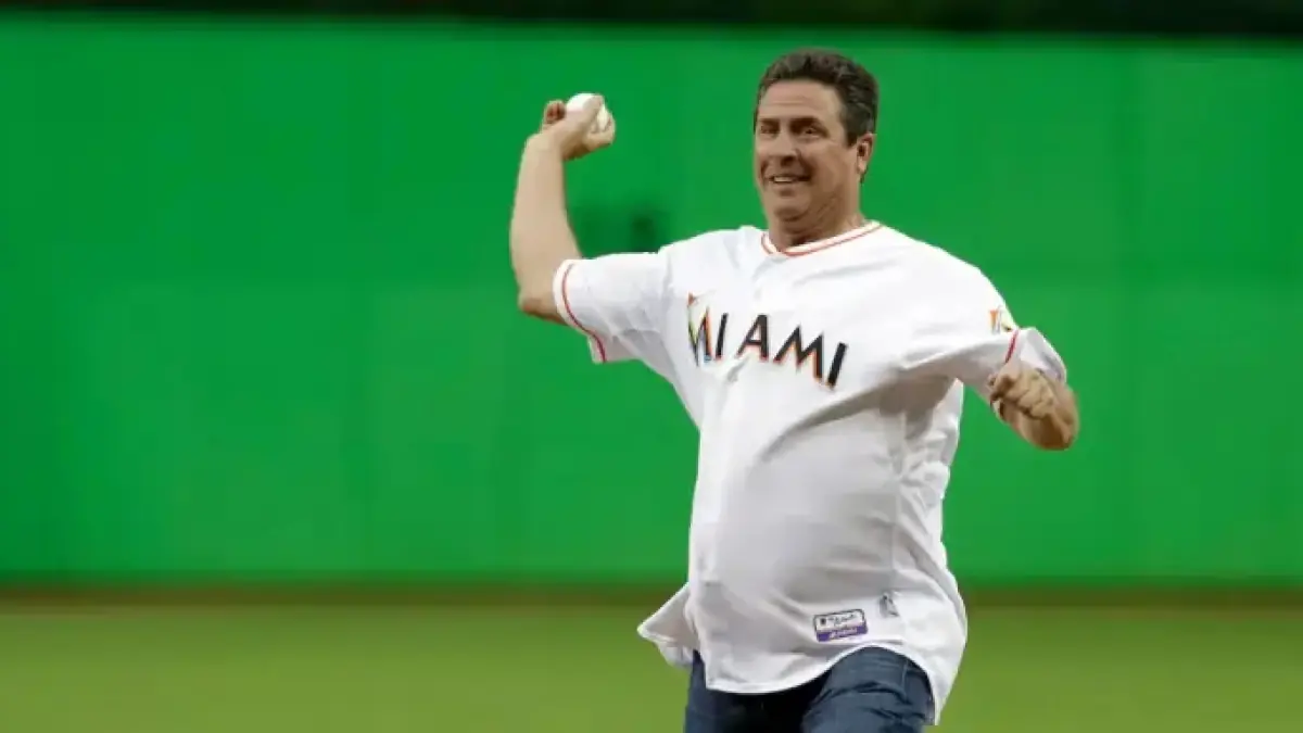 Exclusive MLB Card Celebrates NFL Hall of Famer Drafted by Royals ...