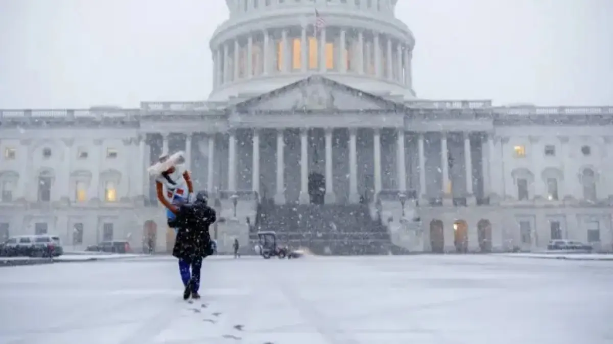 DC Prepares for Winter Storm, Forecasts 10 Inches of Snow and Ice ...