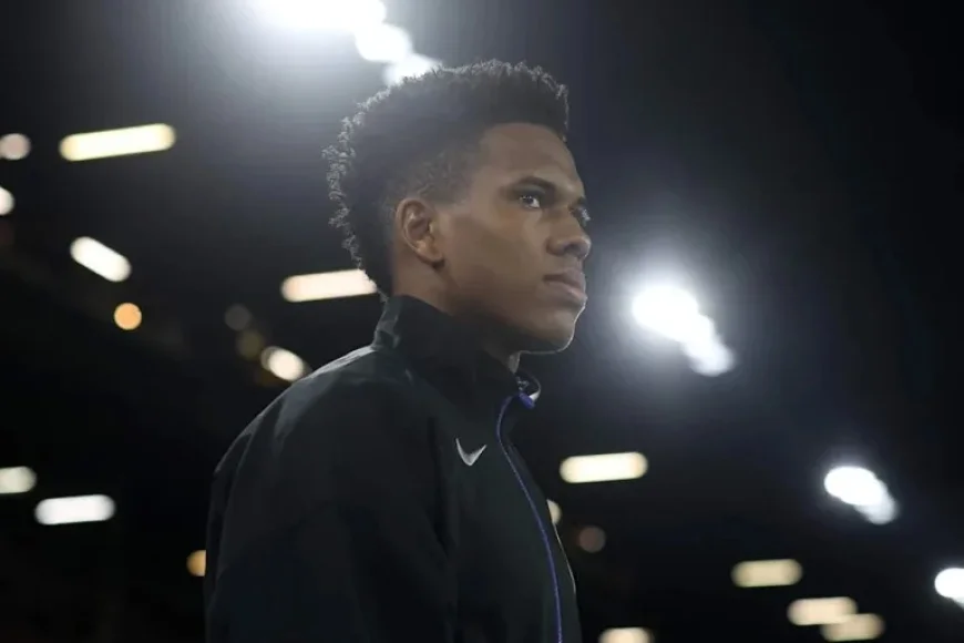 Liam Rosenior Balances Strategy with Estevao | News | Official Site ...